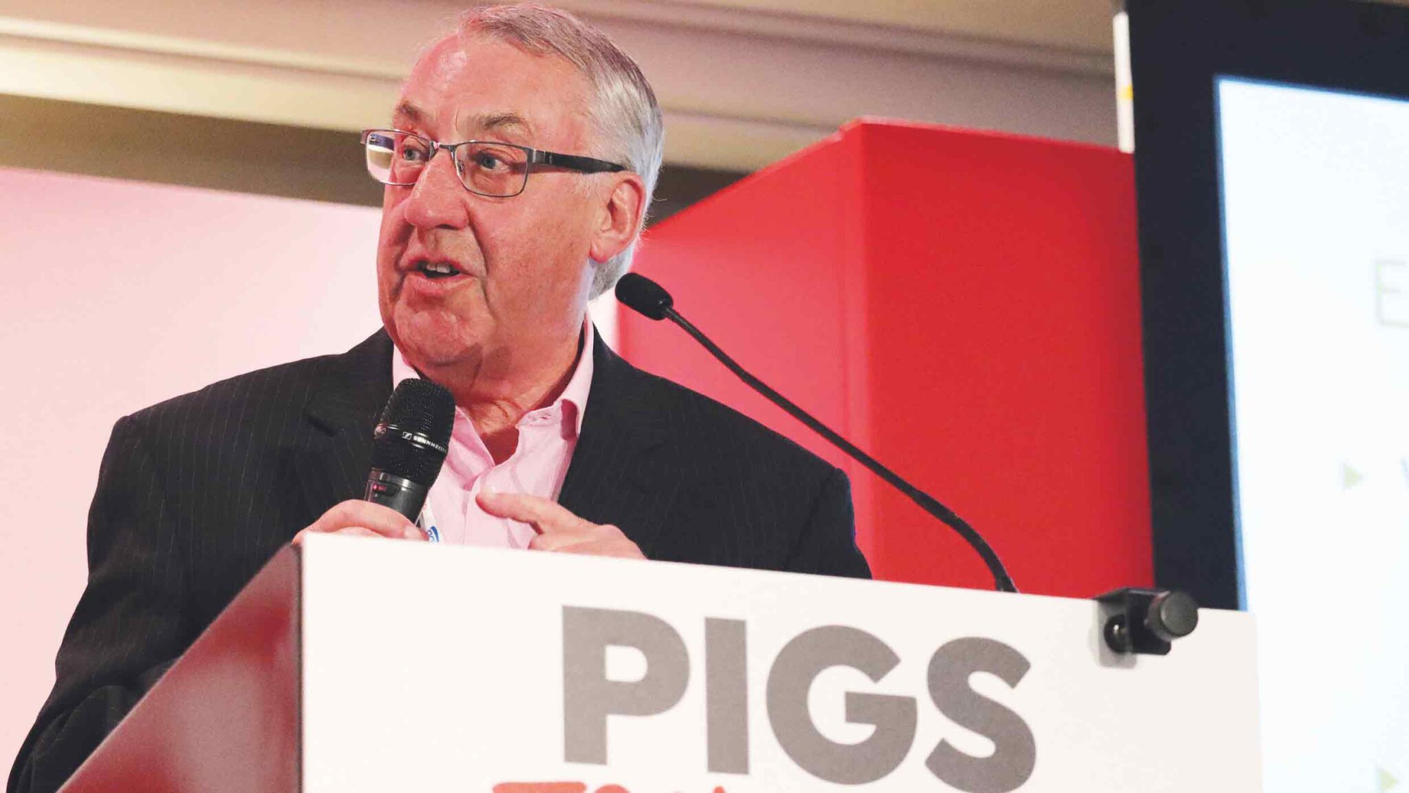 Red Tractor consults industry on new tiered pig welfare standards - Pig ...