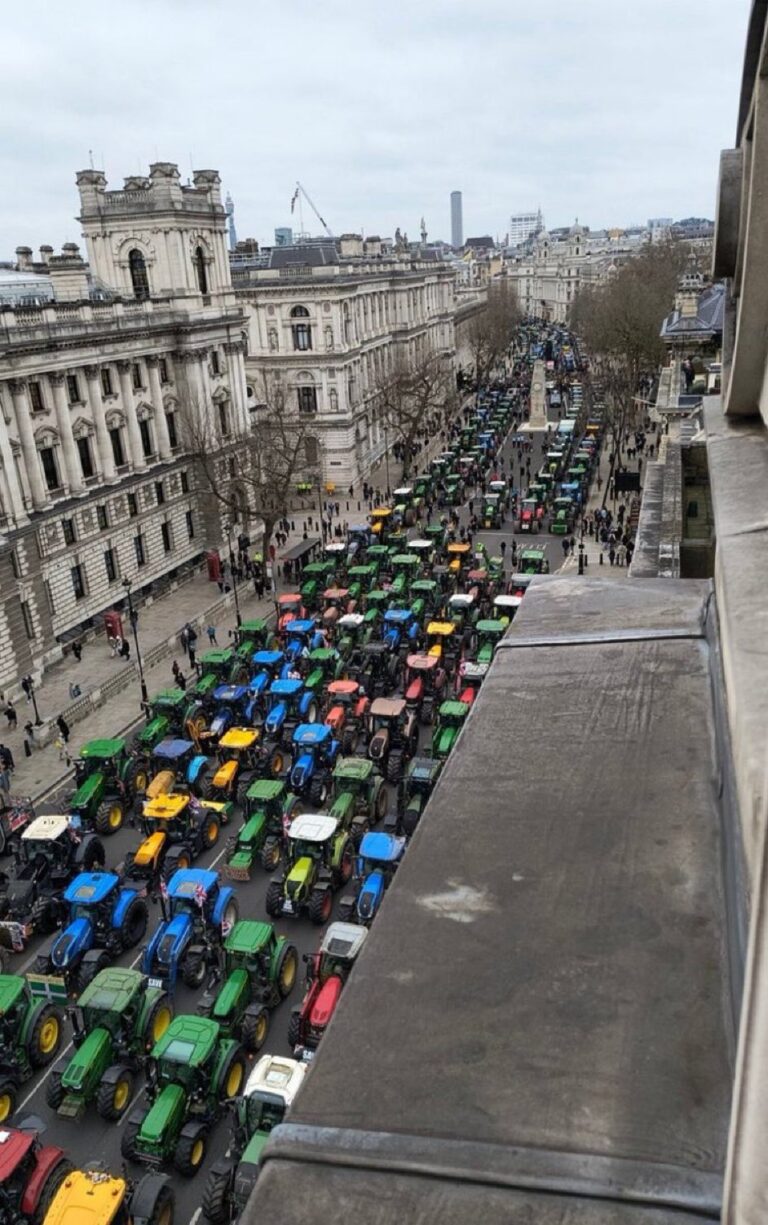 Tractors descend on London in Budget protest, as Bradshaw highlights ...