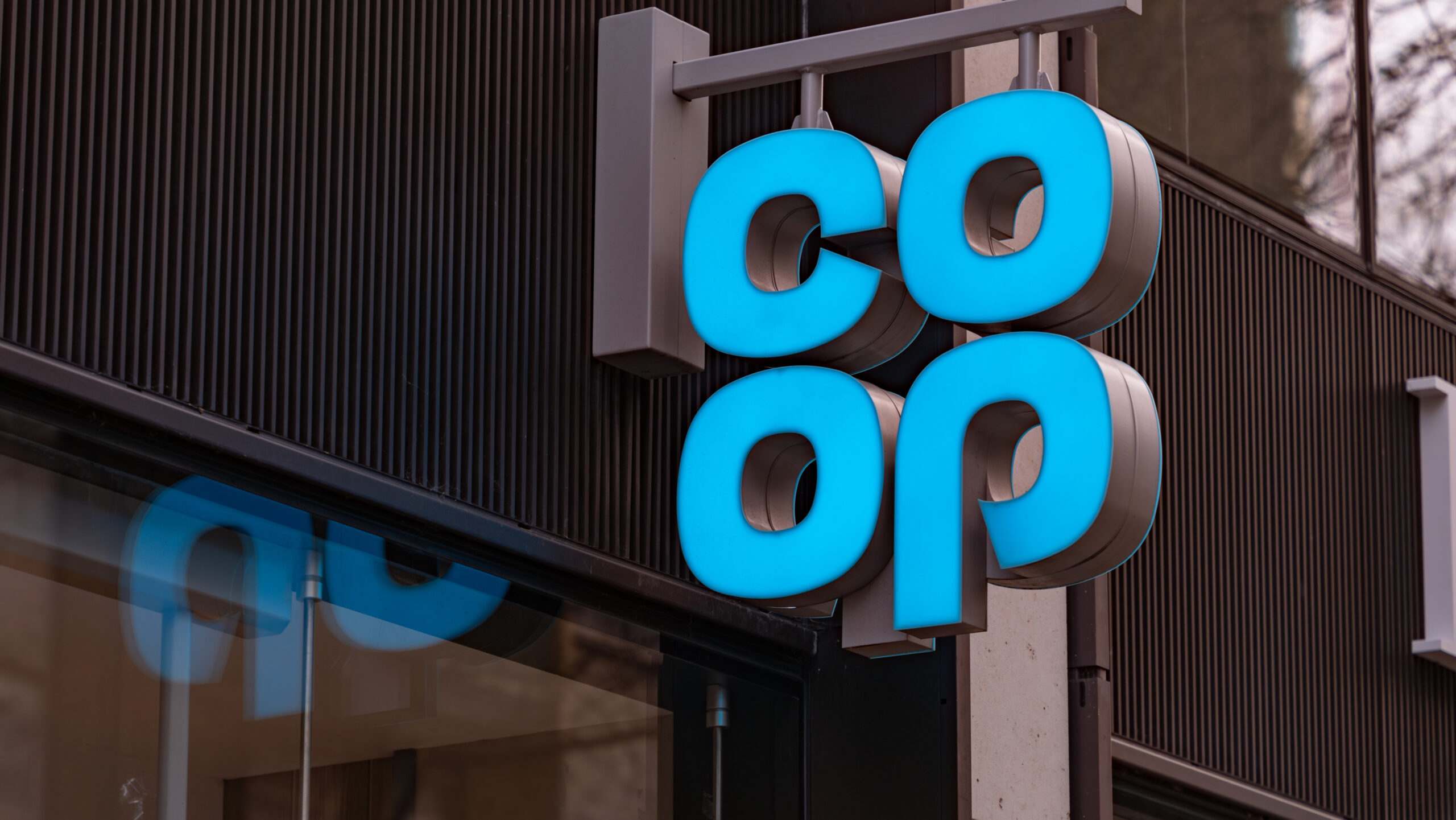 Co-op moves to 100% 'cage free' across its continental meat range - Pig ...